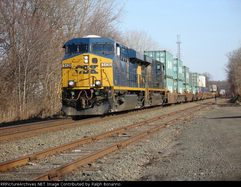 With brand new ES 44DC's, Q190 rolls west for Phila from South kearny